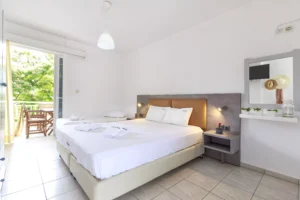 Triple Room – Vamvinis